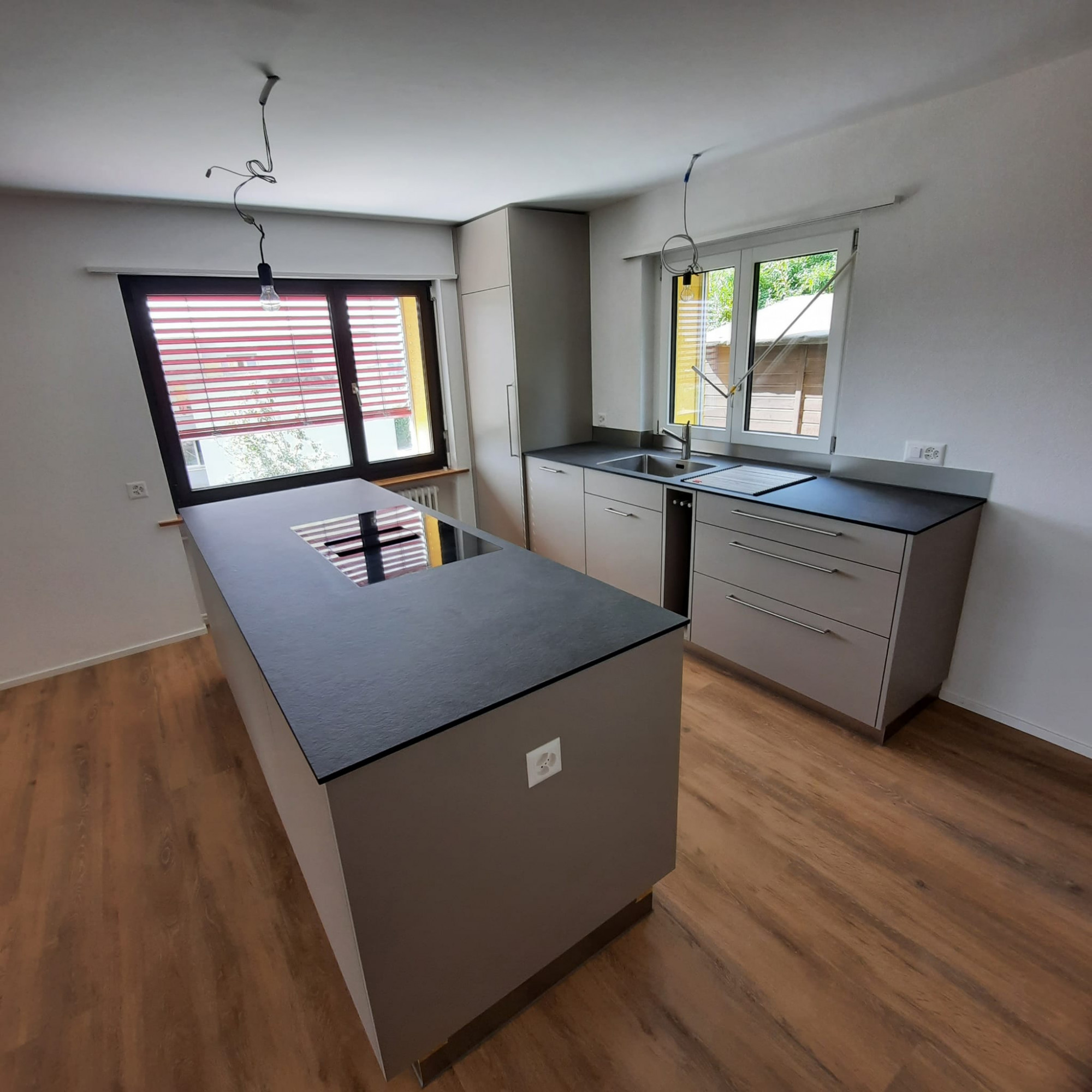 Küche, Reduit, Boden und Fenster - alles aus einer Hand