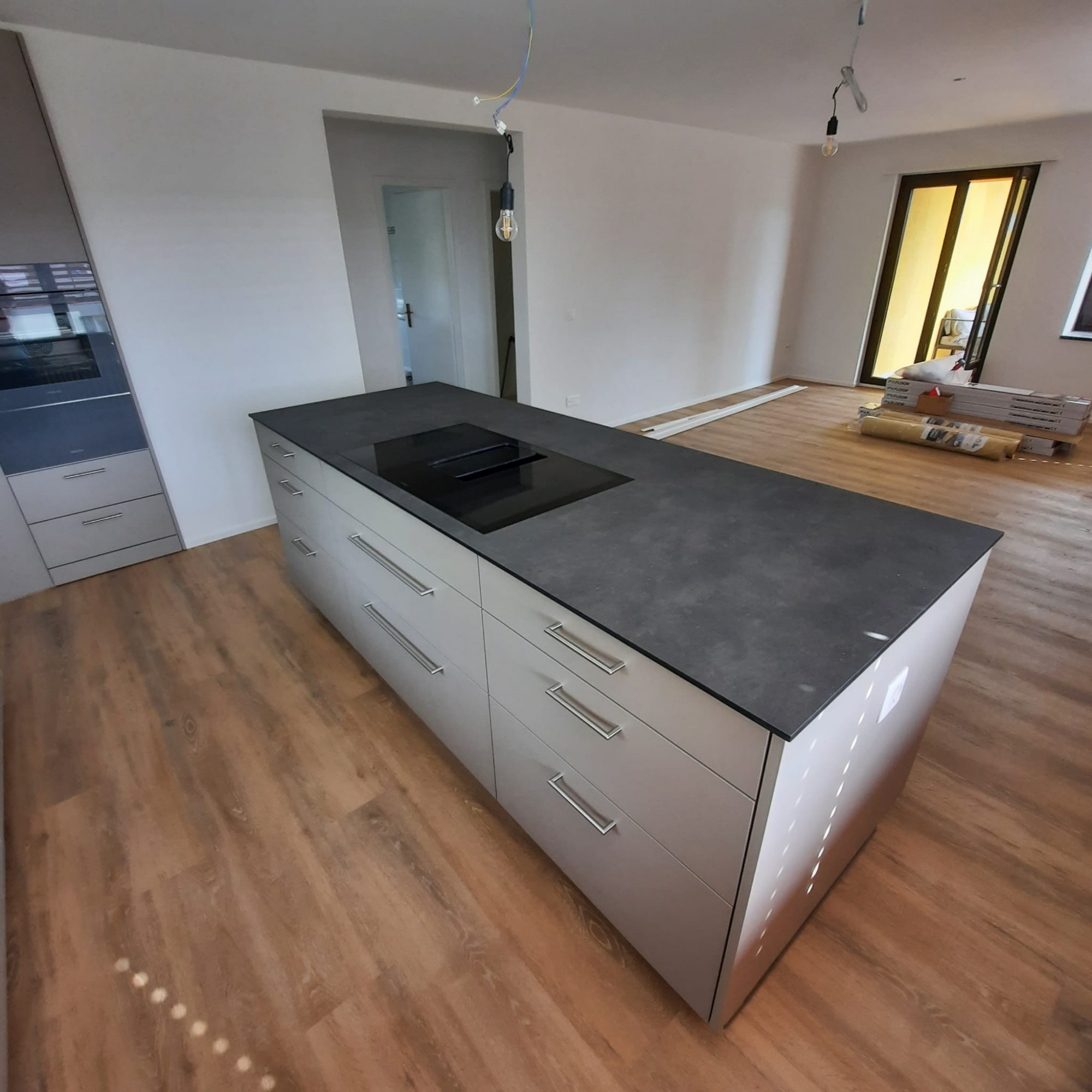 Küche, Reduit, Boden und Fenster - alles aus einer Hand
