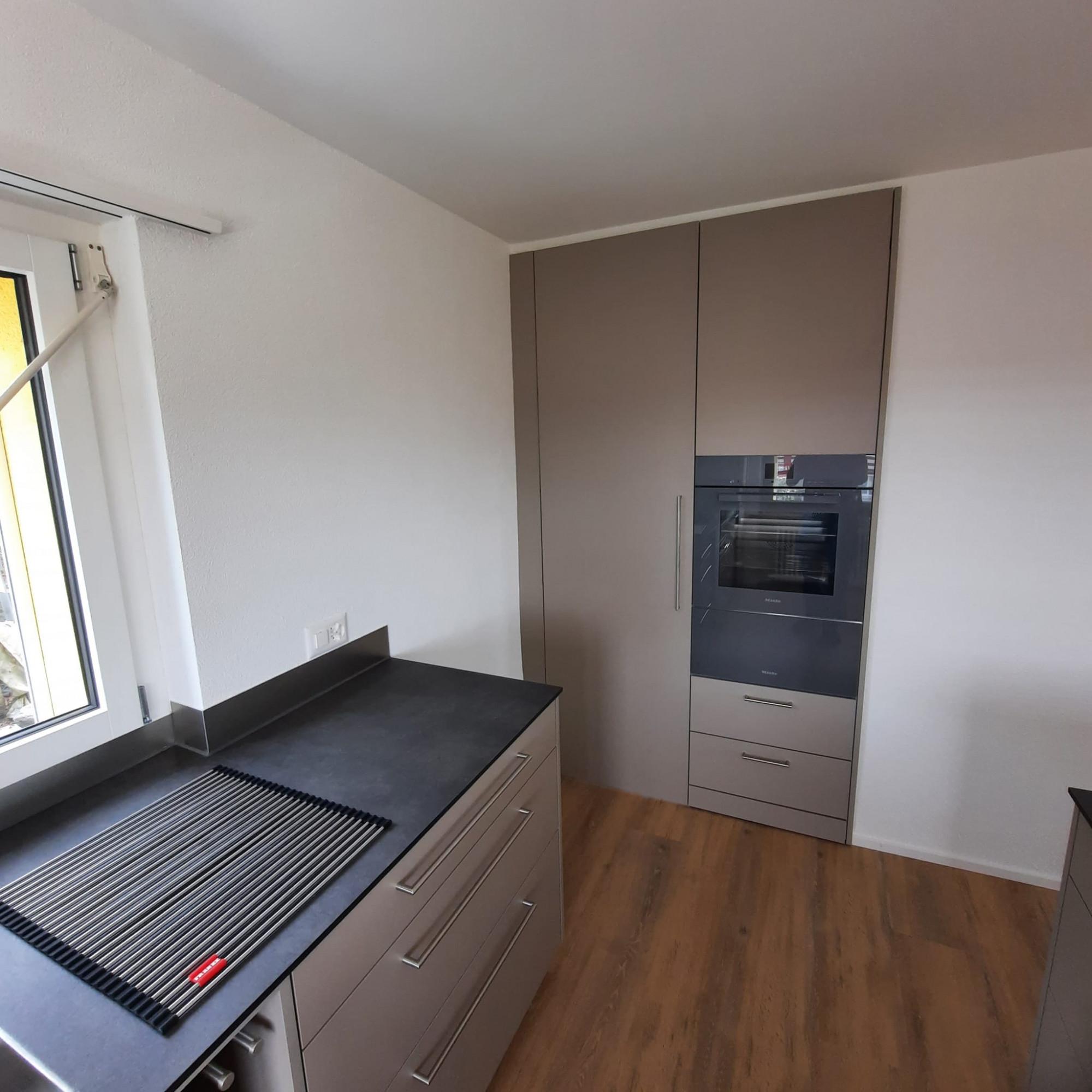 Küche, Reduit, Boden und Fenster - alles aus einer Hand